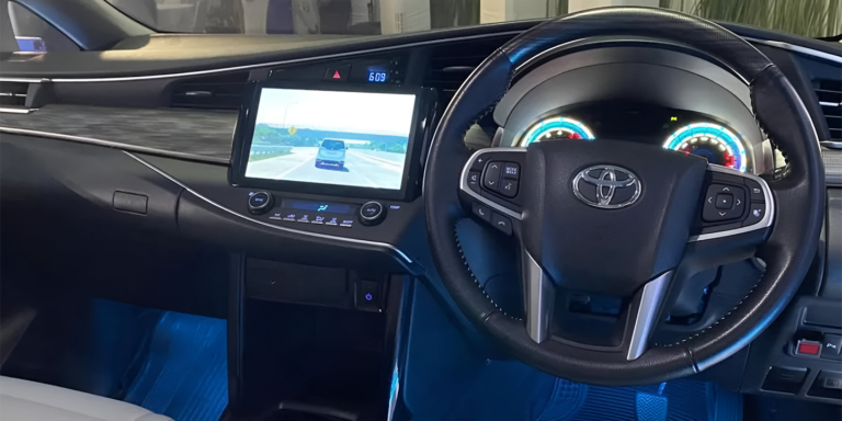 Toyota Innova Electric Unveiled offering 59.3 kWh Battery, 700 Nm ...